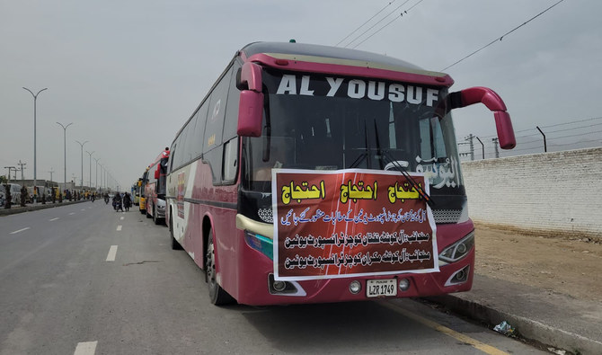 حکومت اپنی ذمہ داری کا بوجھ ہم پر نہ ڈالے‘، بلوچستان میں ٹرانسپورٹرز