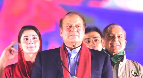 حکومت کی عدالتی پسپائی کی وجہ کیا مسلم لیگ ن کی لیگل ٹیم ہے؟ | Urdu ...